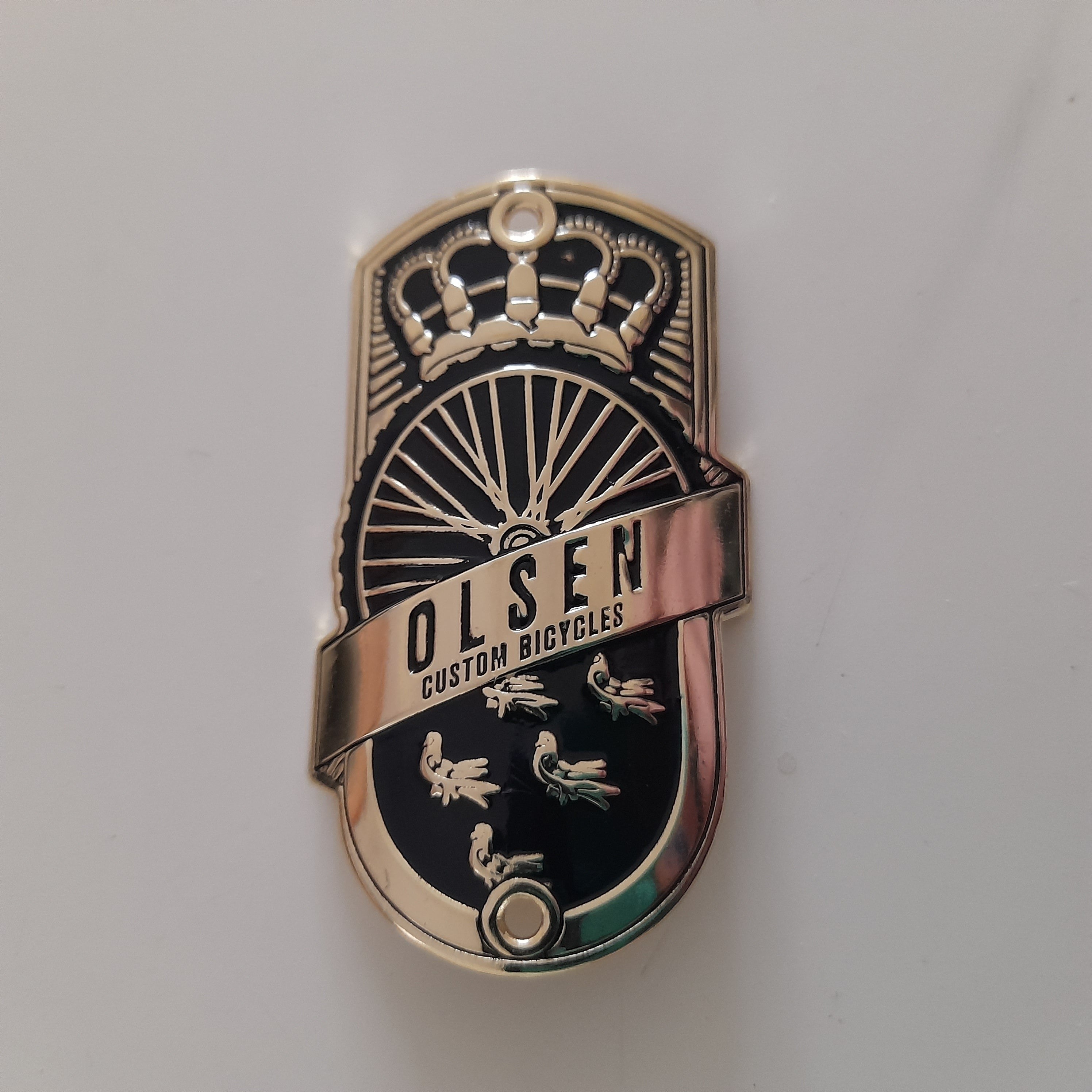 OLSEN HEAD BADGE